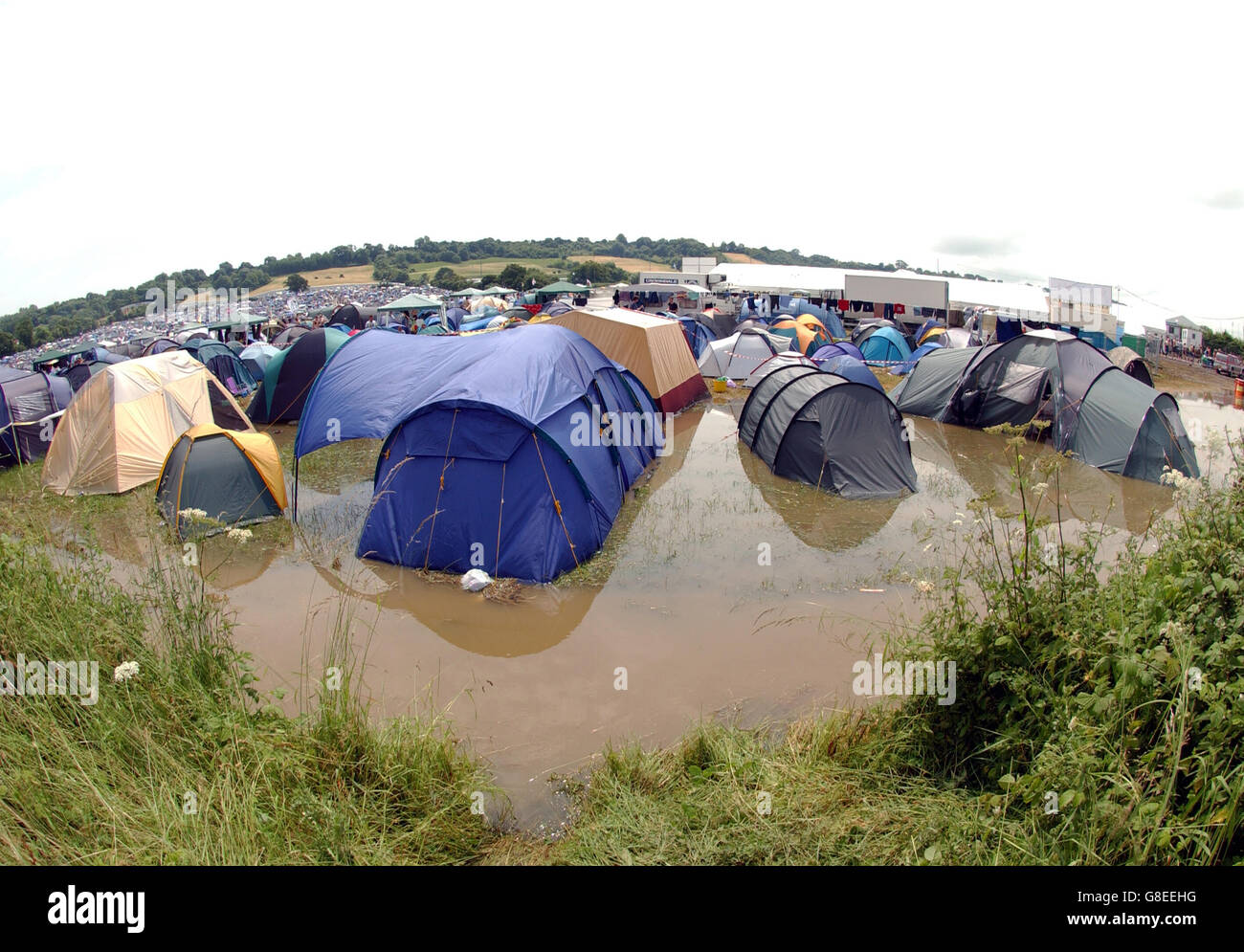 La scène des inondations dans un camping Photo Stock - Alamy