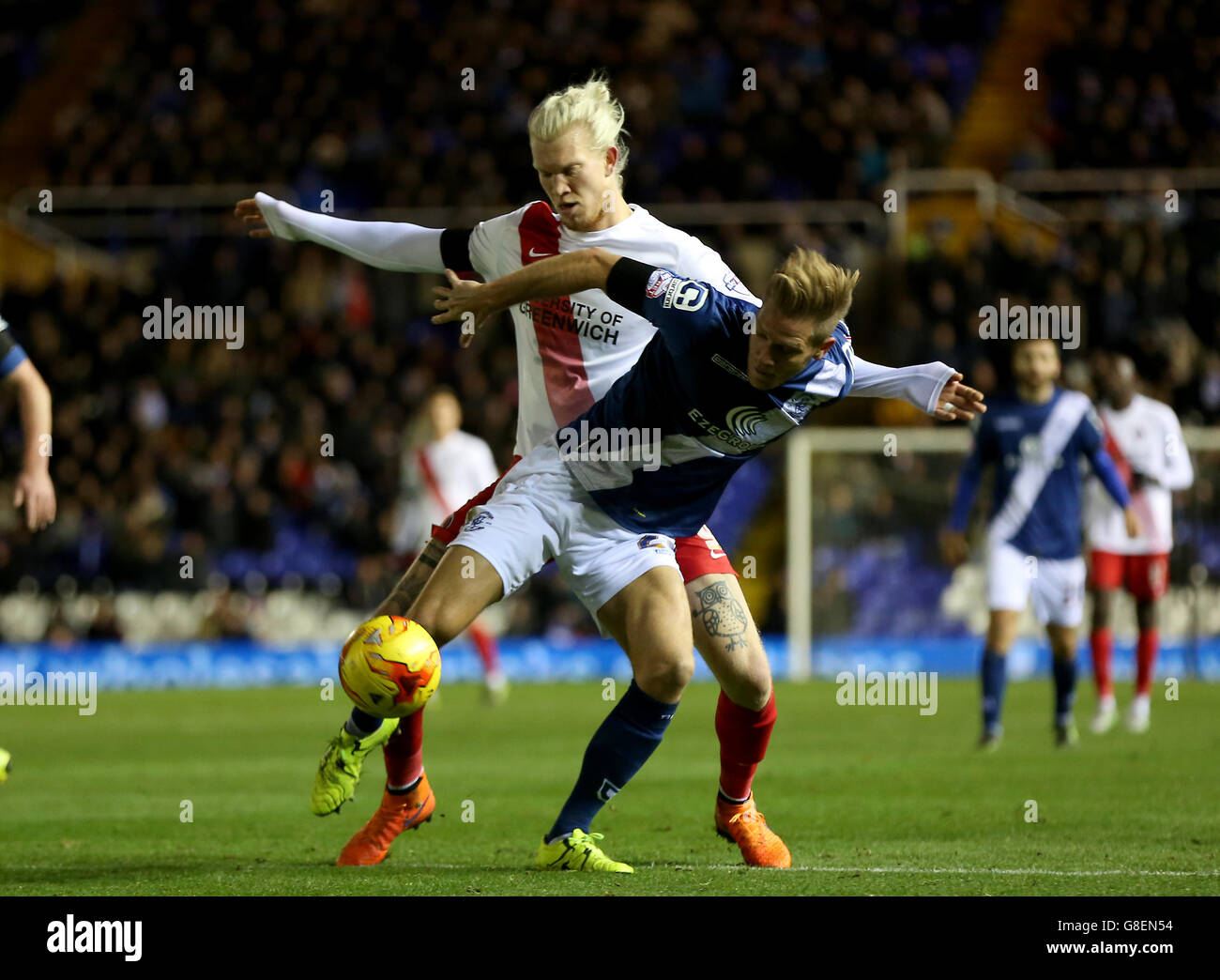 Michael Morrison (à droite) de Birmingham City et Simon Makienok de ...
