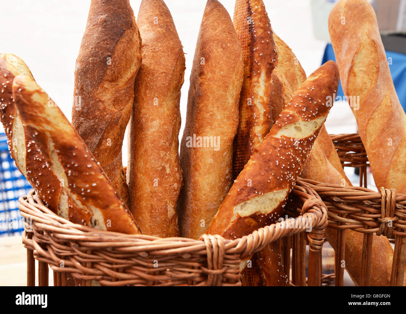 Présentoir De Pains Français Banque d'image et photos - Alamy