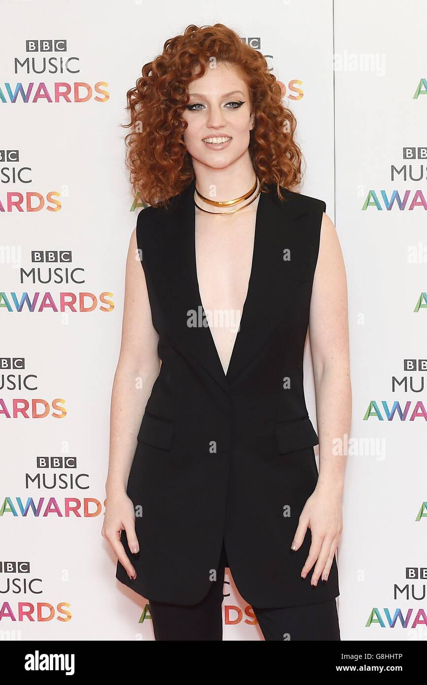 Jess glynne arrive sur le tapis rouge bbc music genting arena Banque de ...