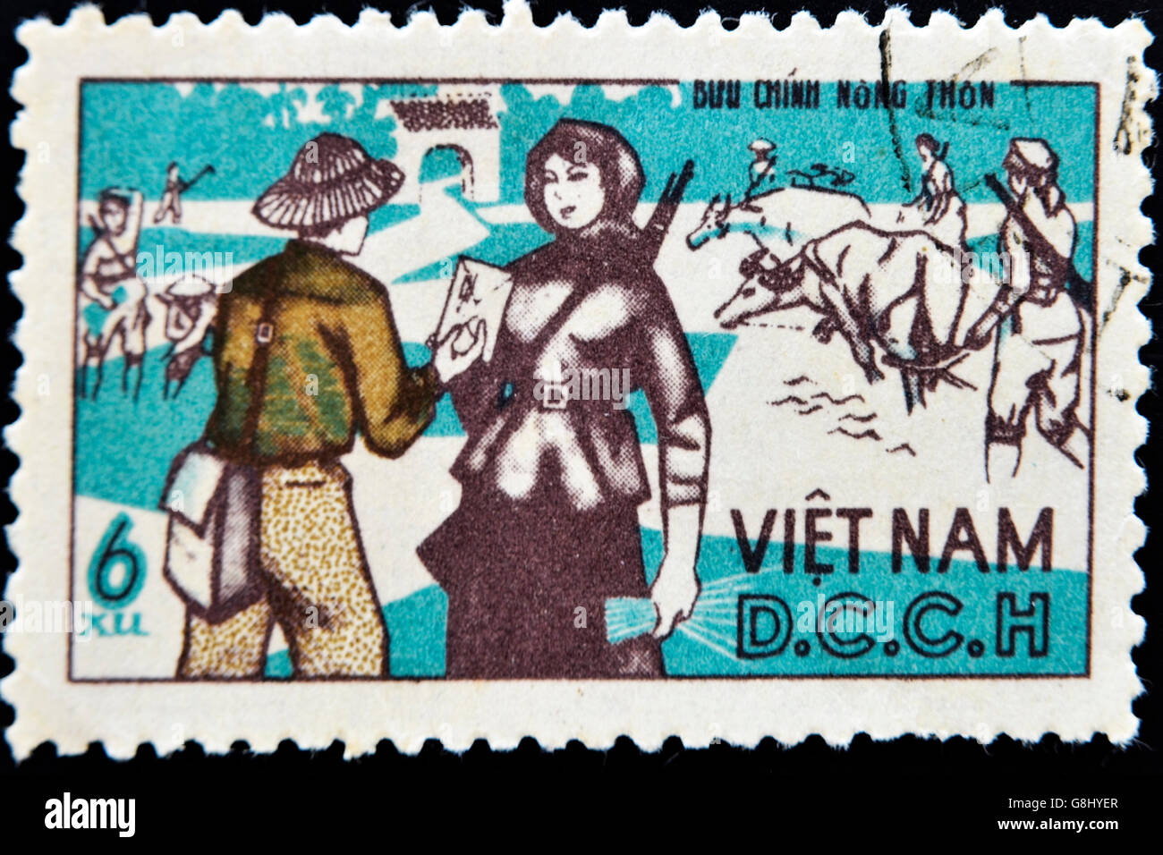 VIETNAM - circa 1970 : timbre imprimé au Vietnam montre un agriculteur ...