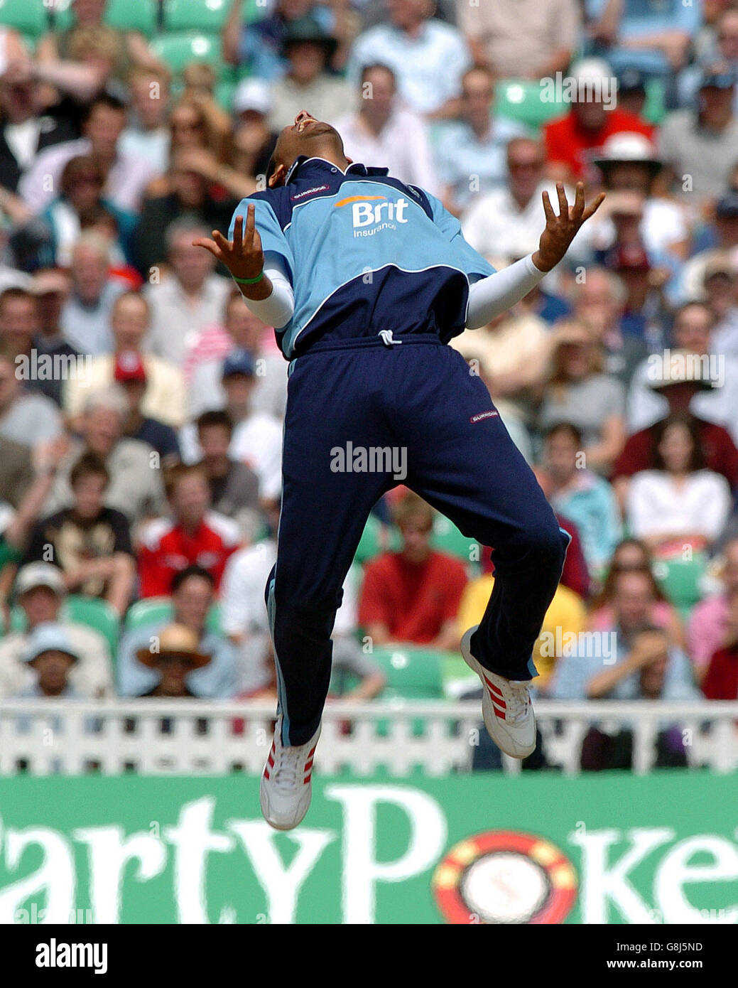 Le Nayan Doshi des Lions de Surrey célèbre le cricket du Lancashire ...