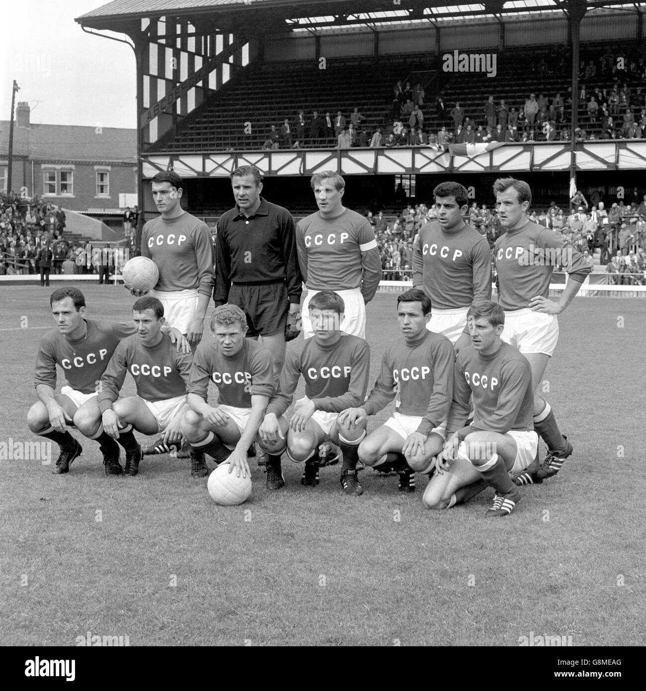 Groupe de l'équipe de l'URSS : (rangée arrière, l-r) Valeri Voronin ...