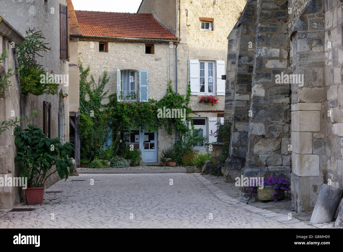 Village médiéval de Charroux, Allier, Auvergne, Auvergne (Charroux est ...