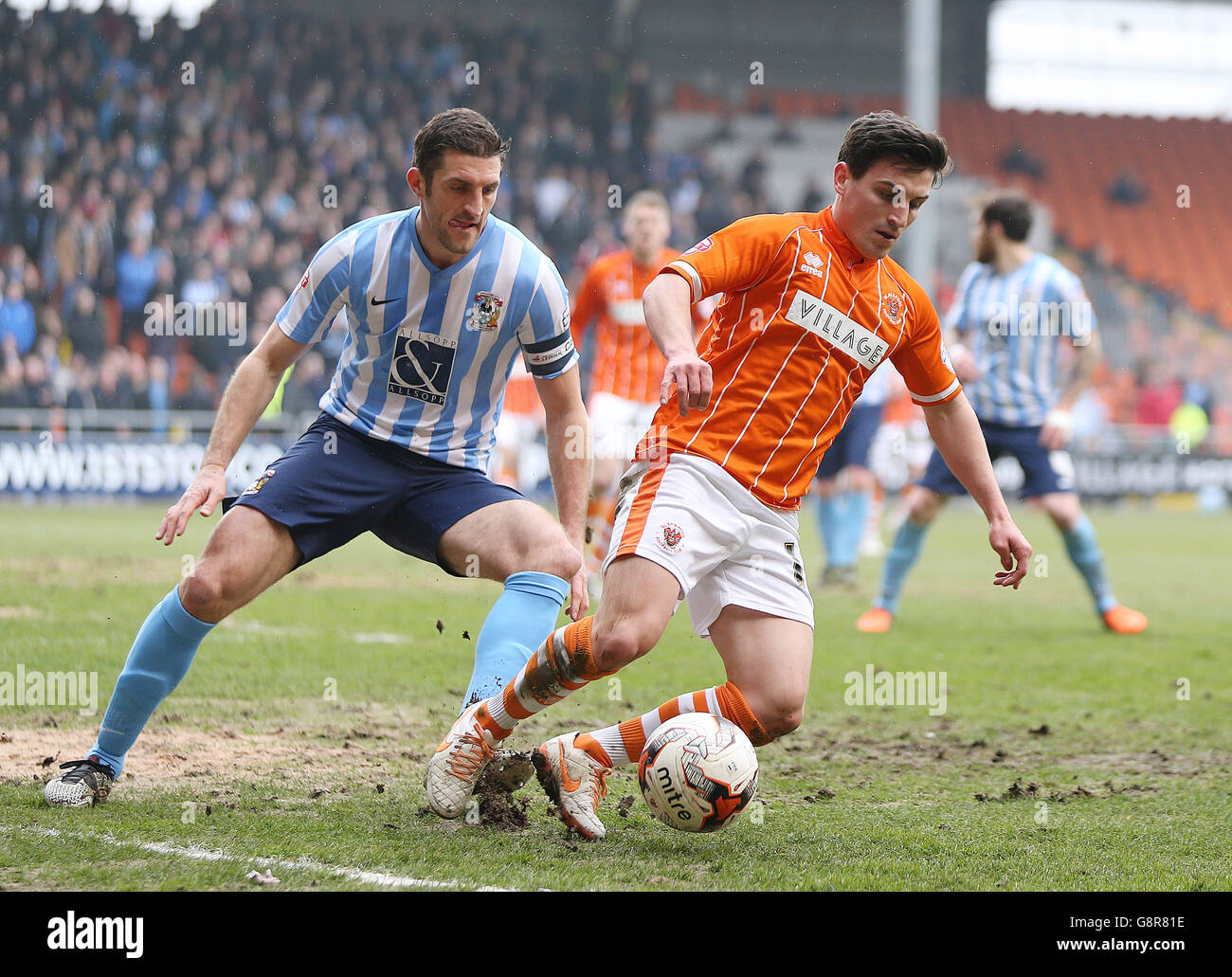 Blackpools jack redshaw et coventry citys sam ricketts Banque de photographies et d’images à ...