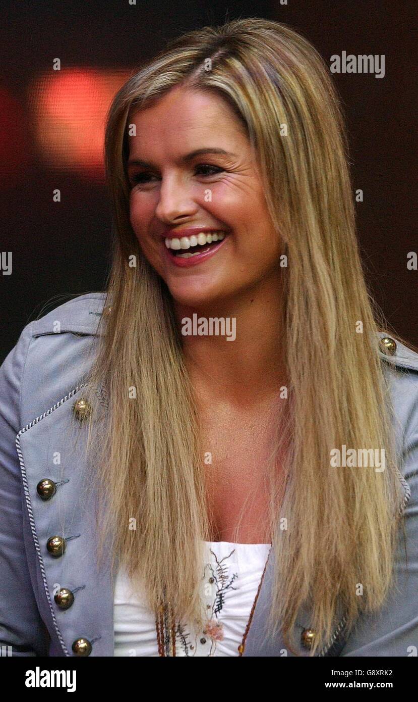 Katy hill fait une apparition sur mtvs trl show Banque de photographies ...