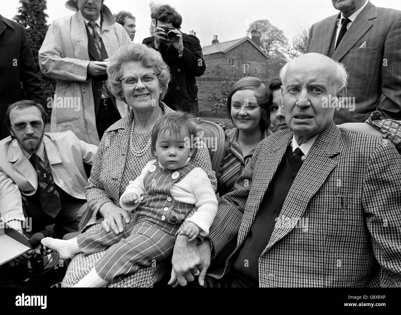 John Poulson, à la maison à Carleton Green avec son épouse Cynthia, à ...