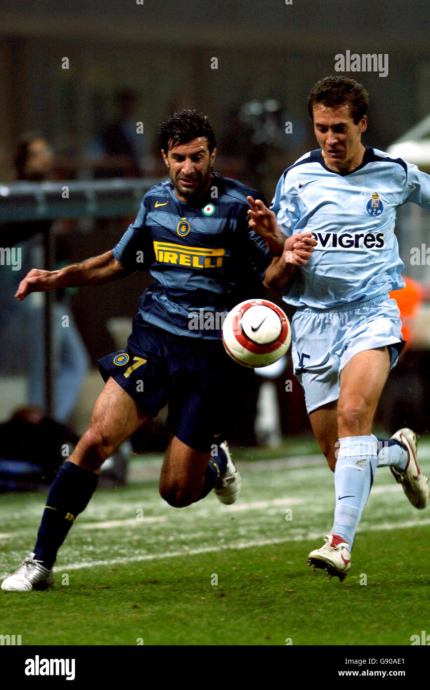 Inter milans luis figo marek cech bataille pour le ballon Banque de ...