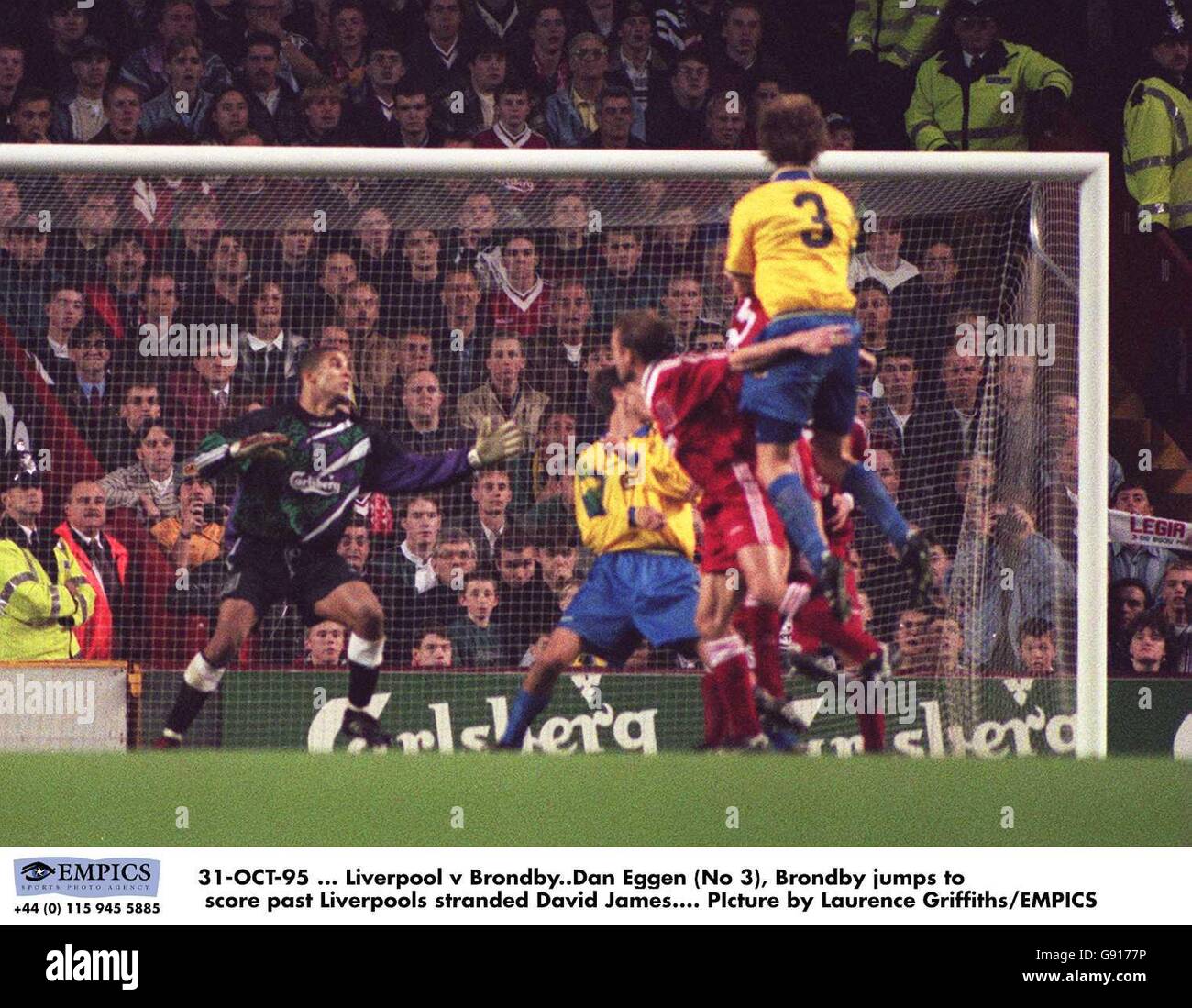 31 oct 95 liverpool v brondby dan eggen no 3 Banque de photographies et ...