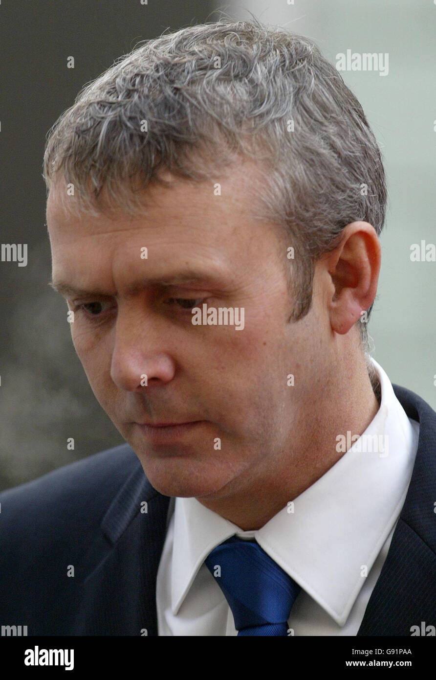 Le soldat sas andrew wragg arrive lewes crown court dans le sussex ...