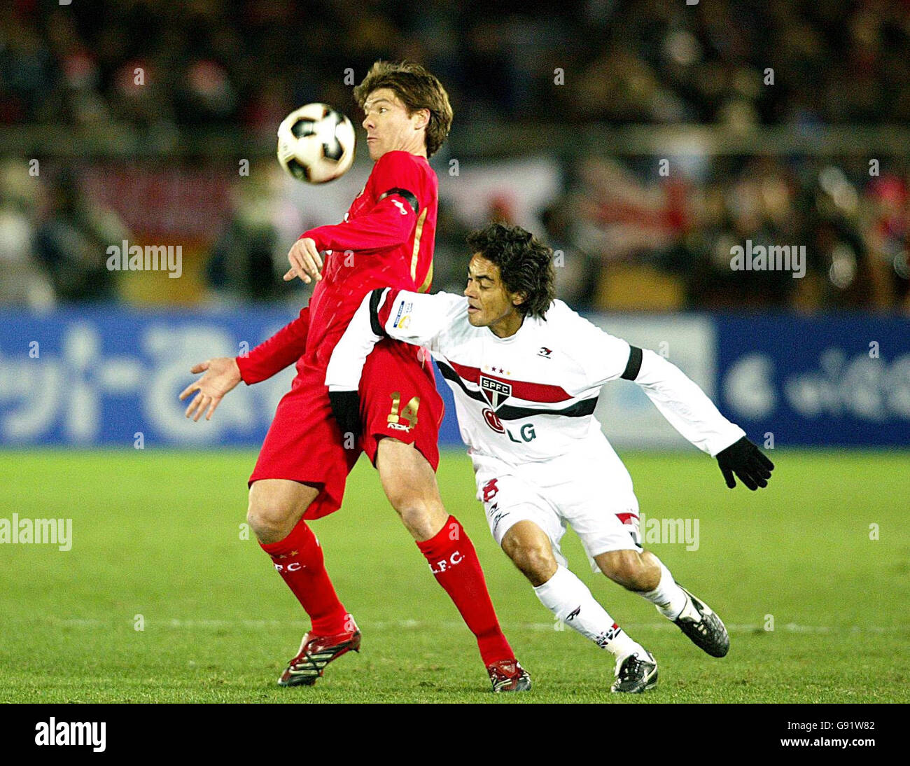 Xabi alonso liverpool 2005 Banque de photographies et d’images à haute ...