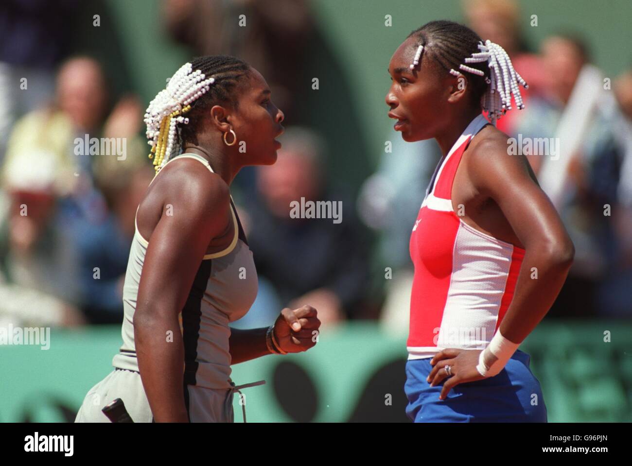 Venus Williams a des mots avec sa sœur Serena Williams pendant leur ...