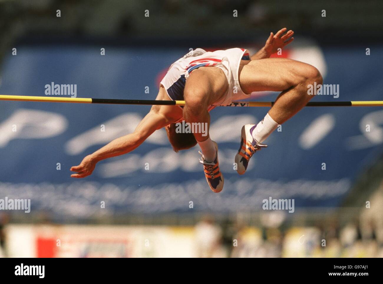 Jump over bar Banque de photographies et d’images à haute résolution - Alamy