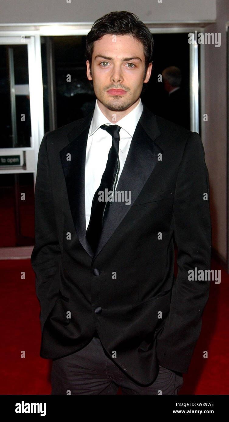 Leo facture Banque de photographies et d’images à haute résolution - Alamy