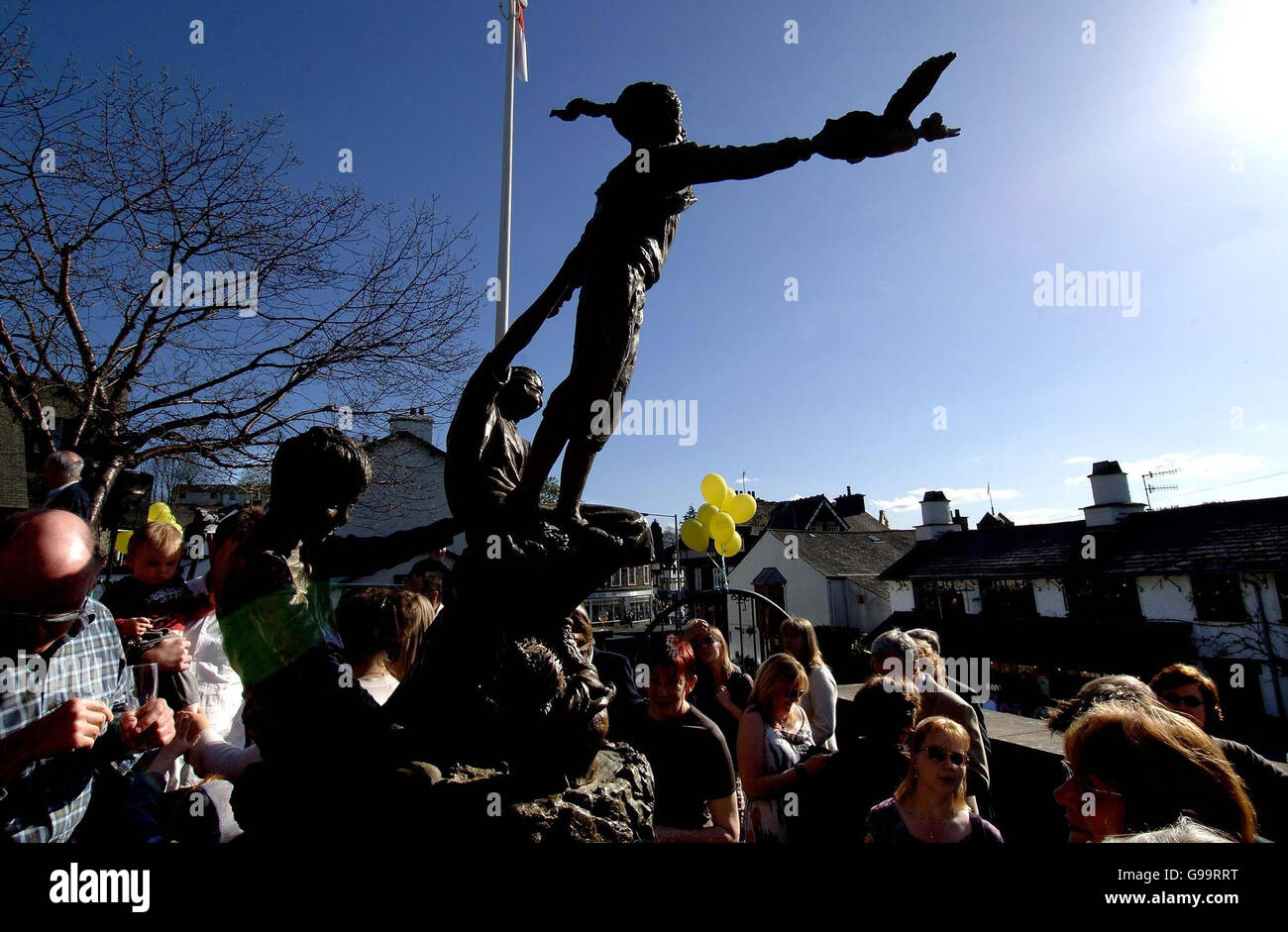 La statue en face de l'attraction World of Beatrix Potter à Bowness on ...
