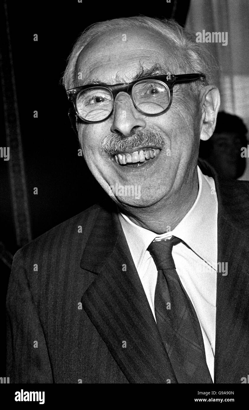 Dr Magnus Pyke. TV scientifique Dr Magnus Pyke, OBE Photo Stock - Alamy