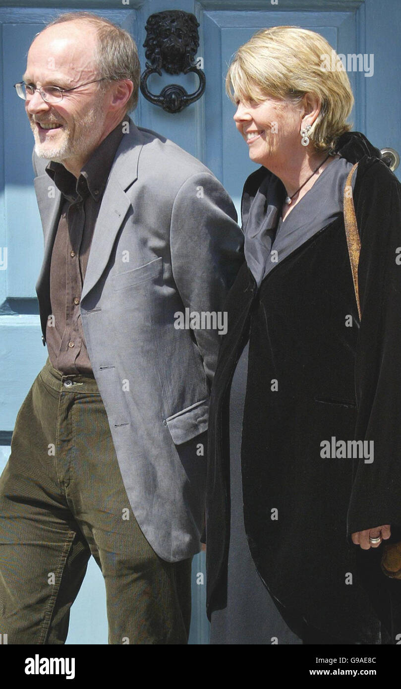 John farrant avec sa femme enceinte de 63 ans, patricia rashbrook ...