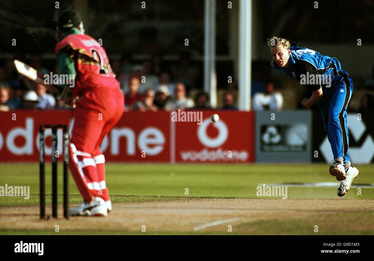 Angleterre alan mullally r bols au zimbabwes alistair campbell l Banque ...