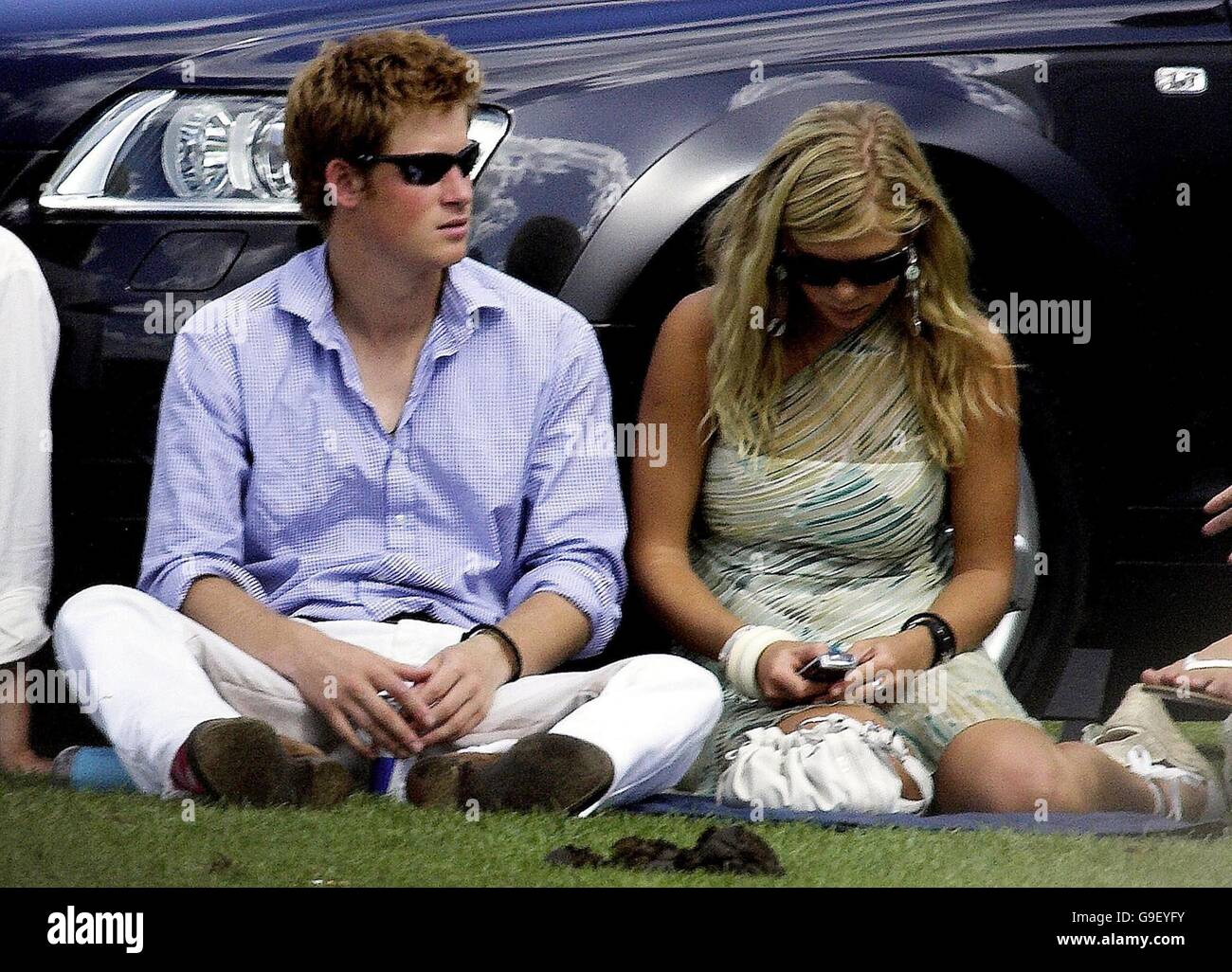 Le prince Harry et sa petite amie Chelsy Davy au club de polo Guards ...