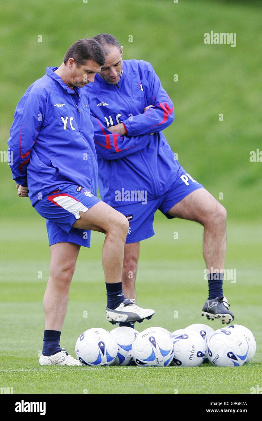 Soccer rangers formation murray park glasgow Banque de photographies et ...