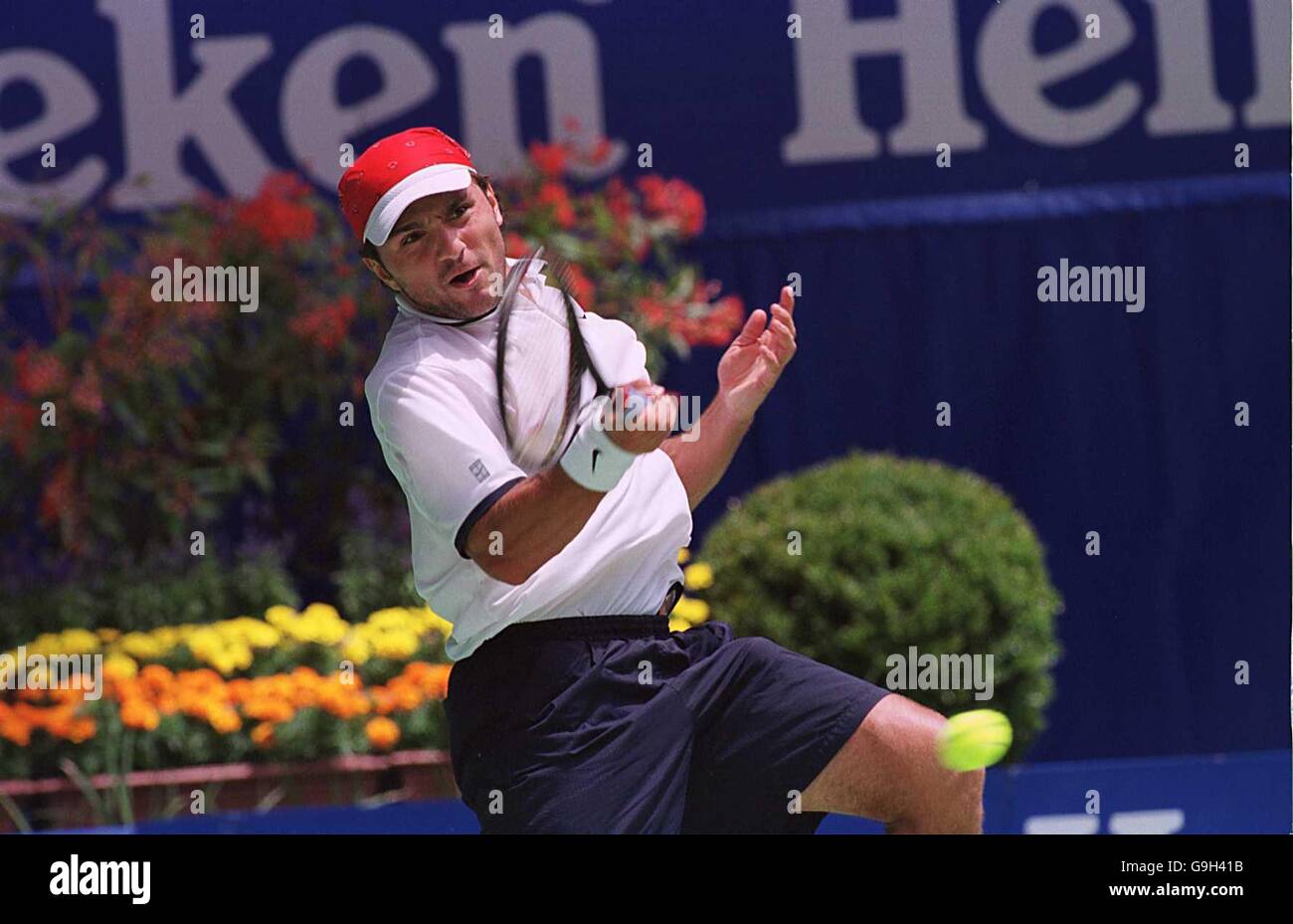 Andrew ilie en action contre andre agassi Banque de photographies et d ...