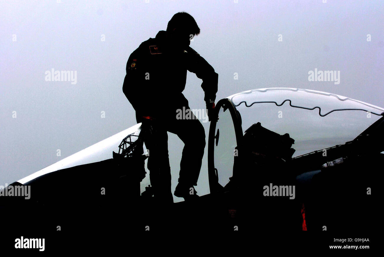 Sammy Sampson, pilote de jet de RAF Harrier, reglisse la canopée sur ...