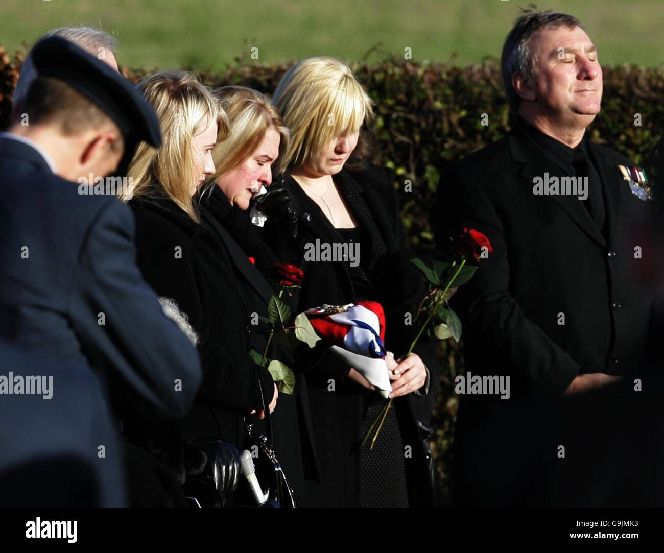 Fiona Bell et ses filles Charlene et Anne-Marie au service de sépulture ...