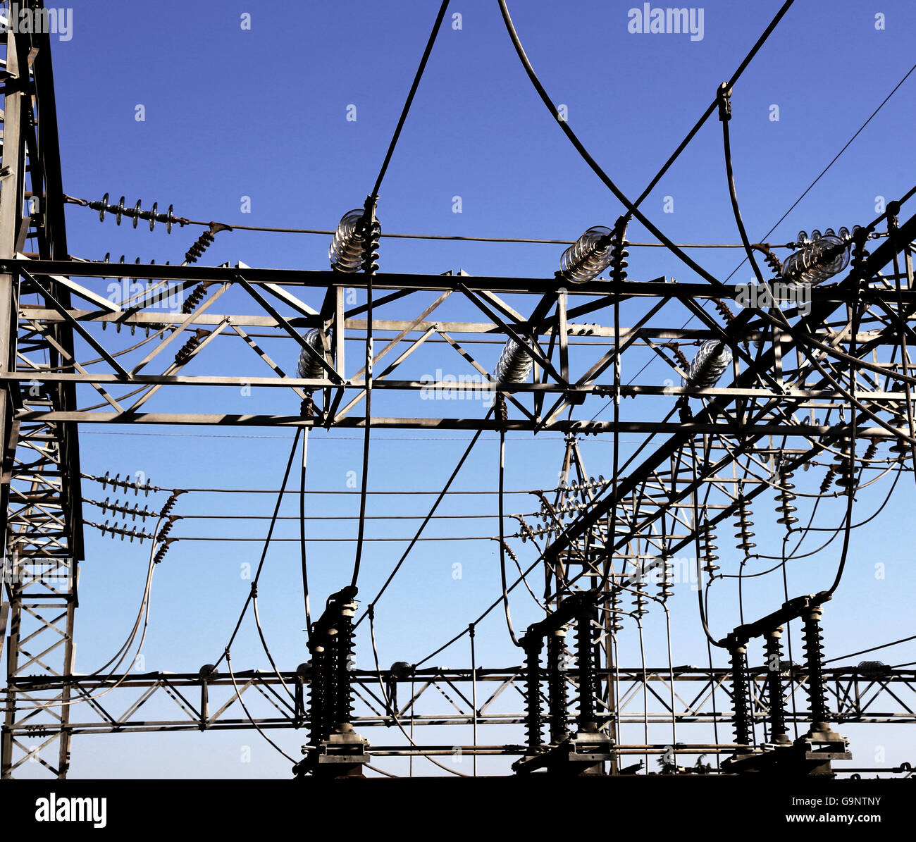 Cage de protection contre la foudre et les gros interrupteur électrique ...