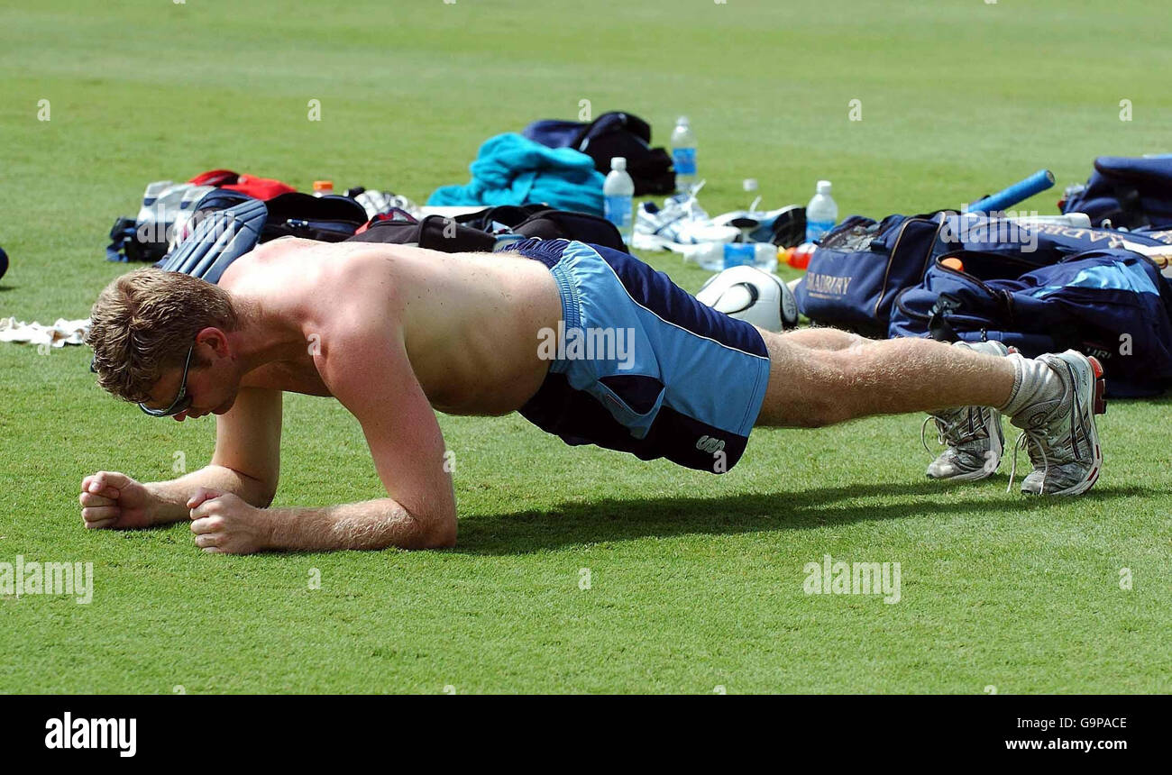 Cricket scotland stretching Banque de photographies et d’images à haute ...