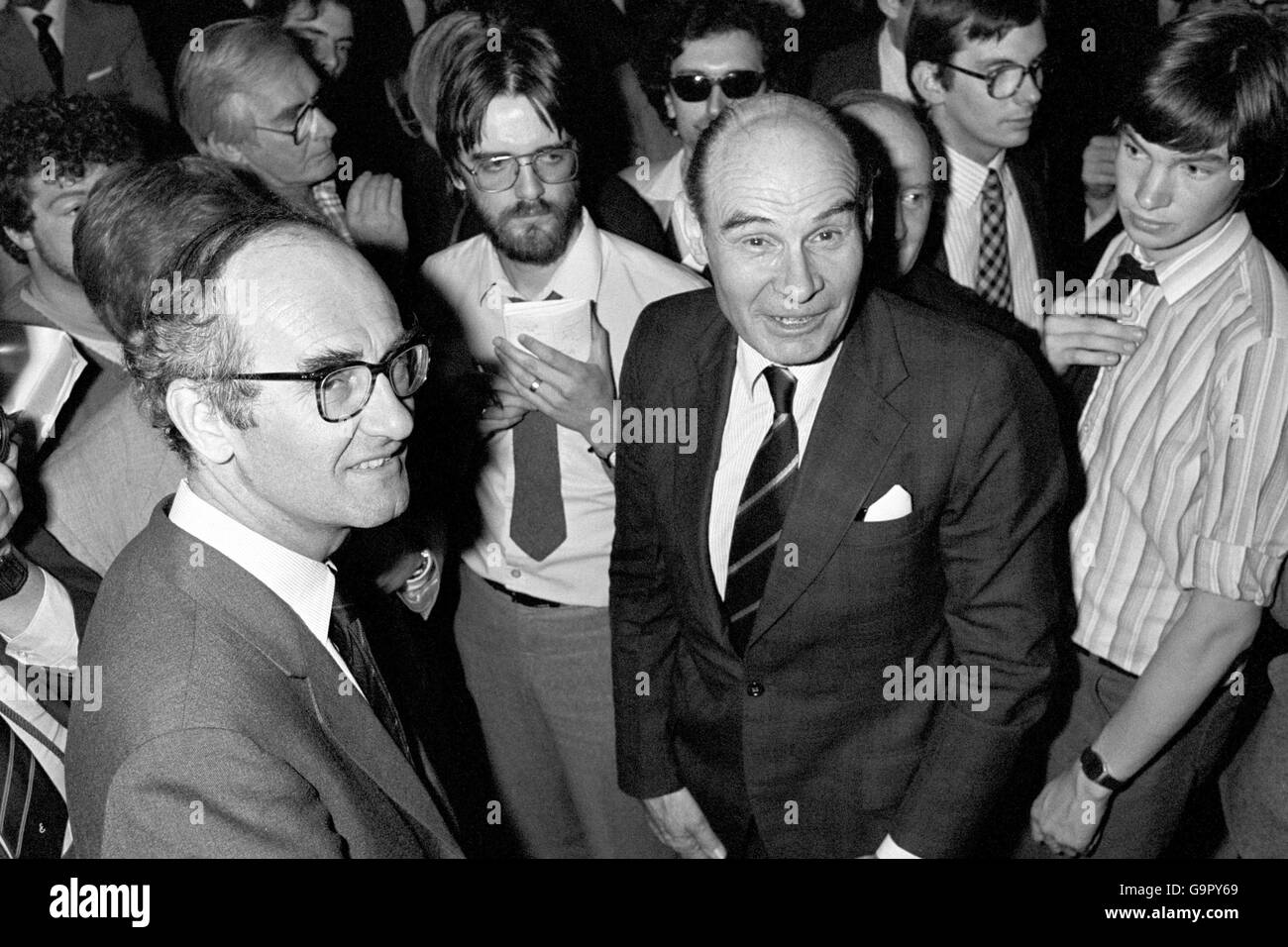 John nott sir terence lewin Banque de photographies et d’images à haute ...