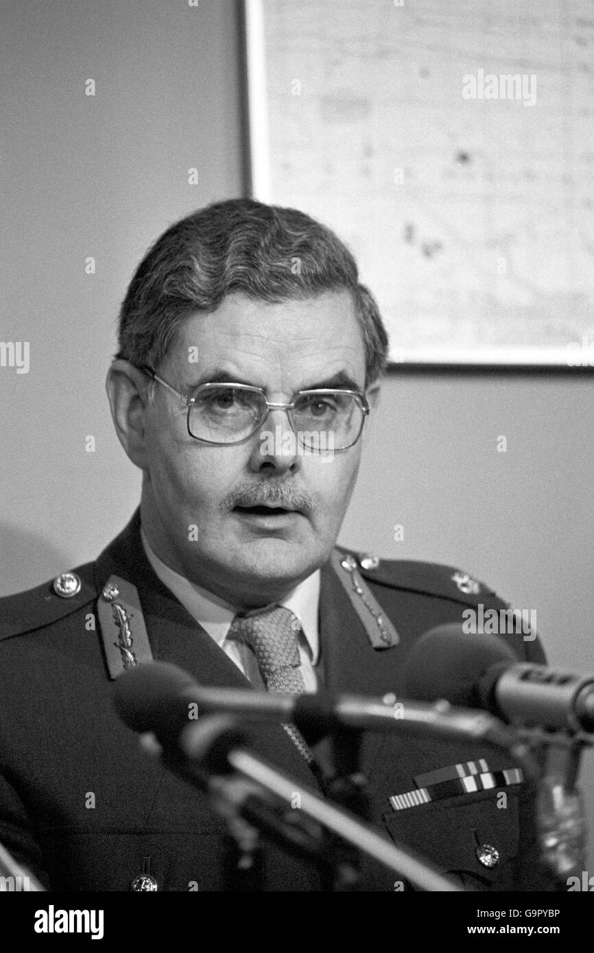 Guerre conflit militaire head shot Banque d'images noir et blanc - Alamy