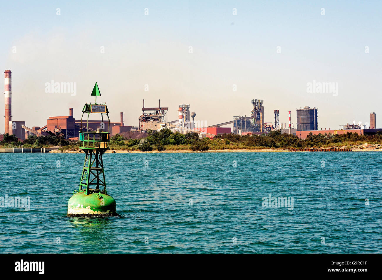 Signalisation Maritime indiquant la route à suivre pour le pétrole et ...