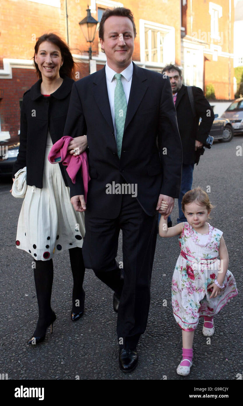 David Cameron arrive avec sa femme Sam et leur fille Nancy pour le ...