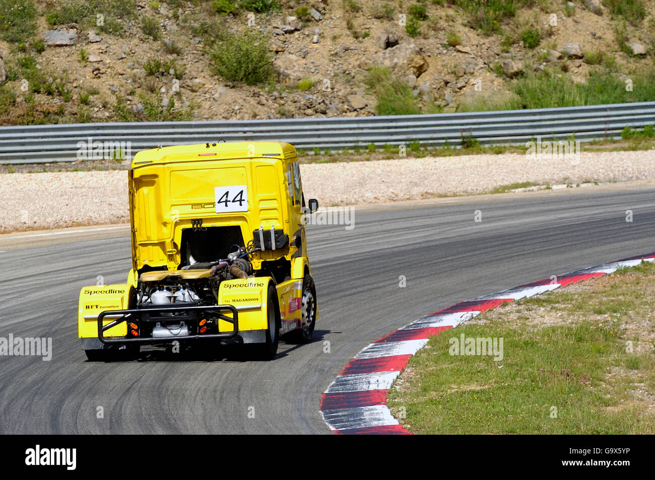En pleine course camions lors de championnat de France de course de ...