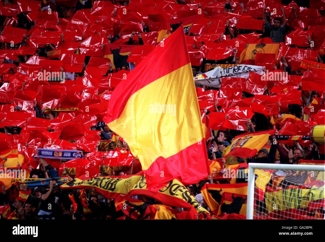 Agiter des drapeaux espagnols Banque de photographies et d’images à ...