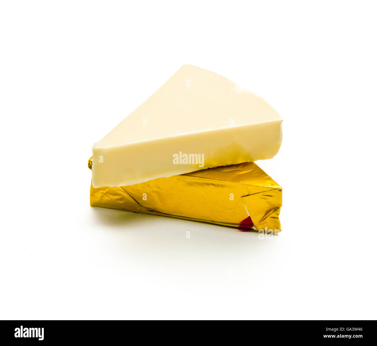 Deux Portions de Fromage triangulaire isolé sur fond blanc Photo Stock ...