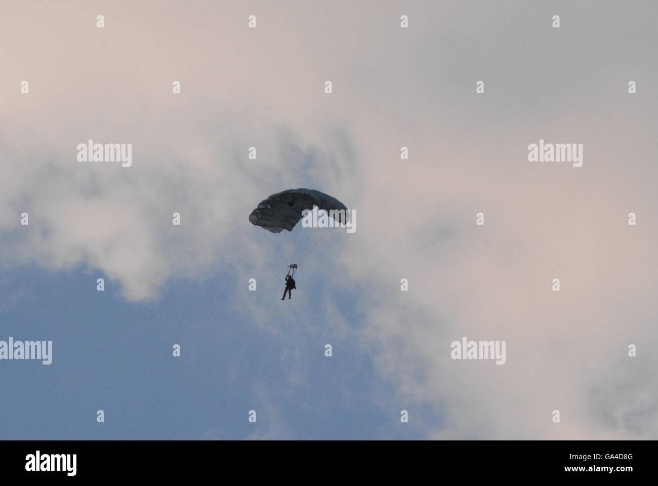 Parachutisme militaire Banque de photographies et d’images à haute ...