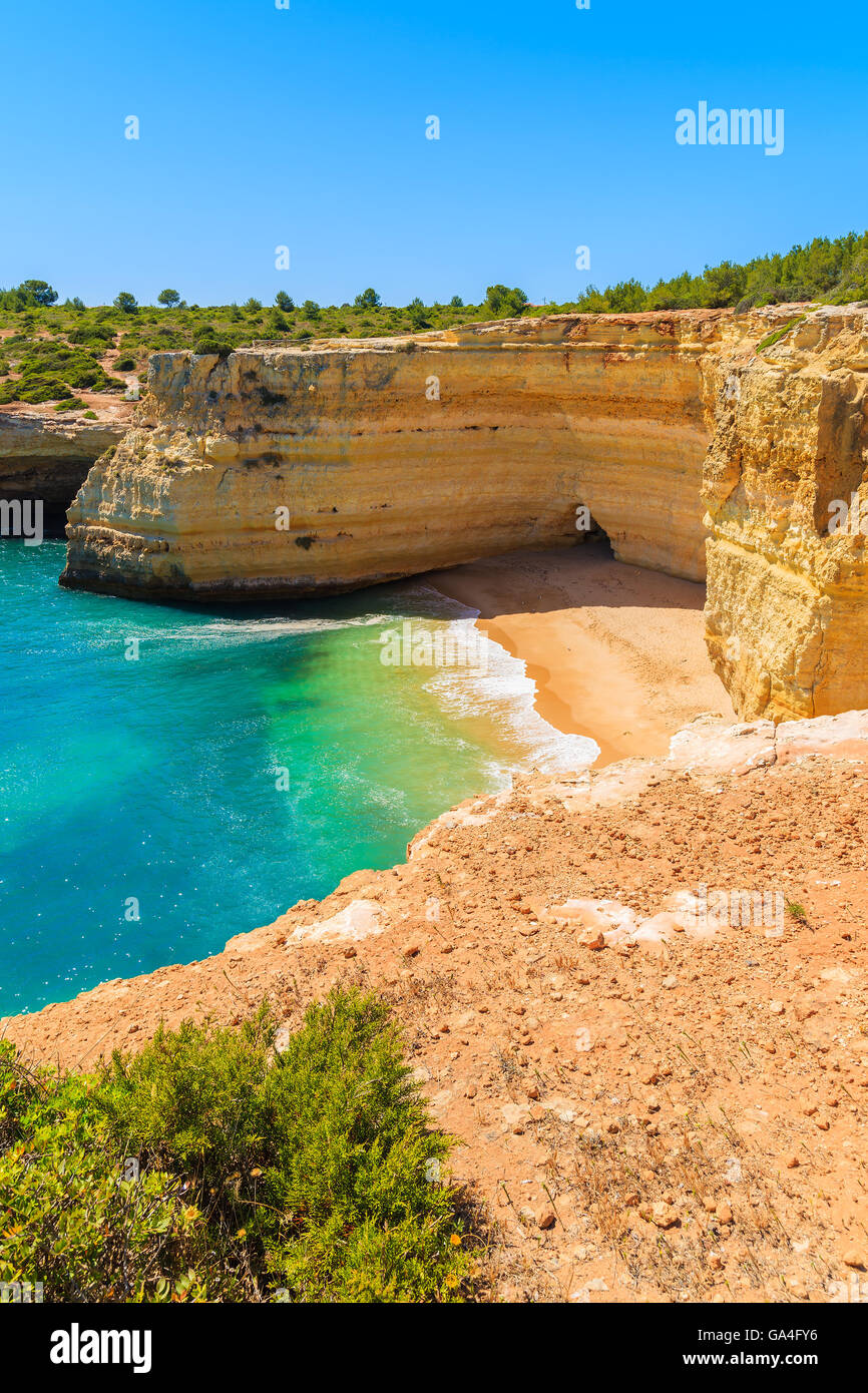 Plage de sable petite crique Banque de photographies et d’images à ...