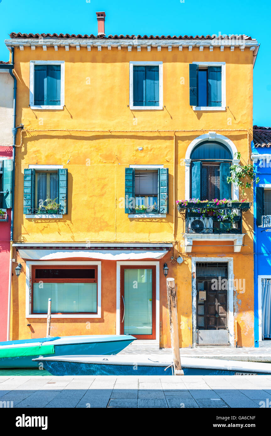 Maison colore ancienne burano Banque de photographies et d’images à ...