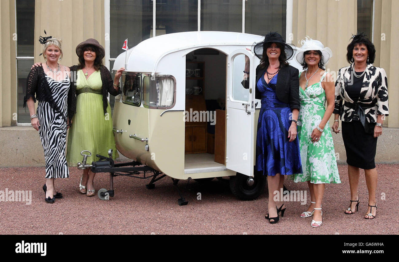 l-r : Cheryl Baker, Ann Michelle, Vicki Michelle, Suzie Michelle et ...
