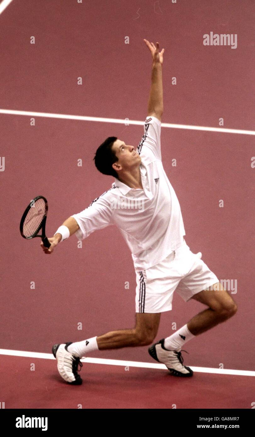Tim henman en action contre jonas bjorkman Banque de photographies et d ...