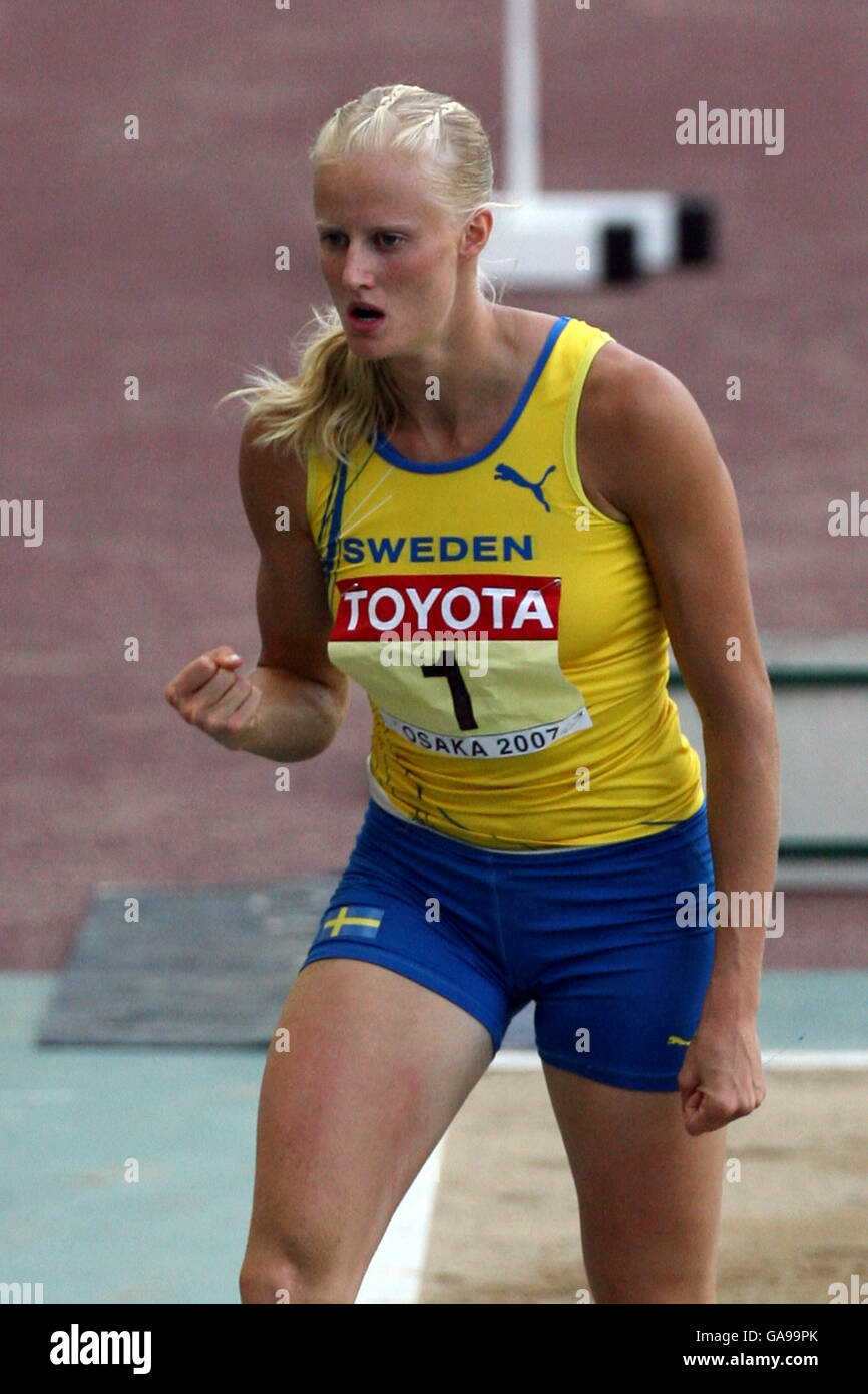 Carolina Kluft célèbre après son saut dans le saut long Heptathlon ...