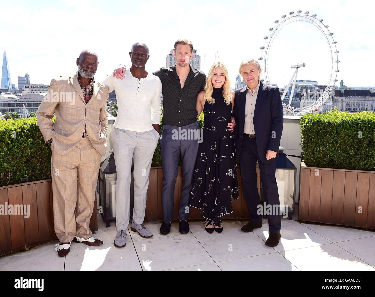 (De gauche à droite) Yule Masiteng, Djimon Hounsou, Alexander Skarsgard ...