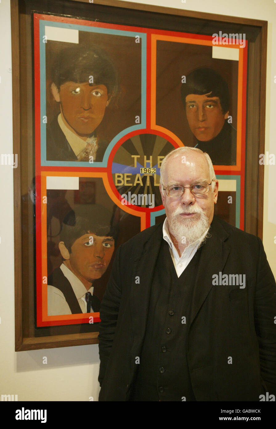 Sir Peter Blake devant son œuvre, les Beatles de 1962 lors du lancement ...