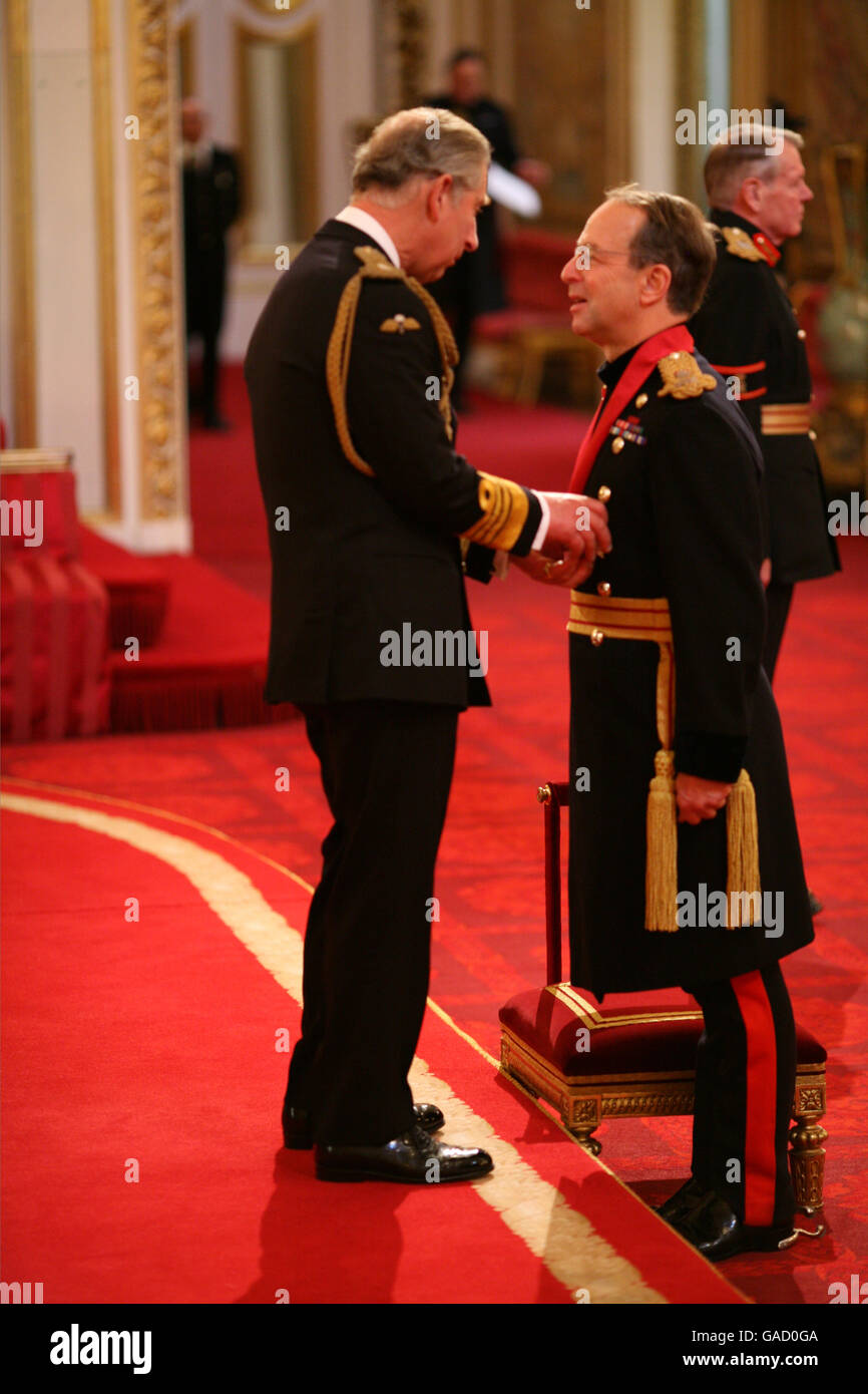 Le lieutenant-général Sir David Richards est fait chevalier par le ...