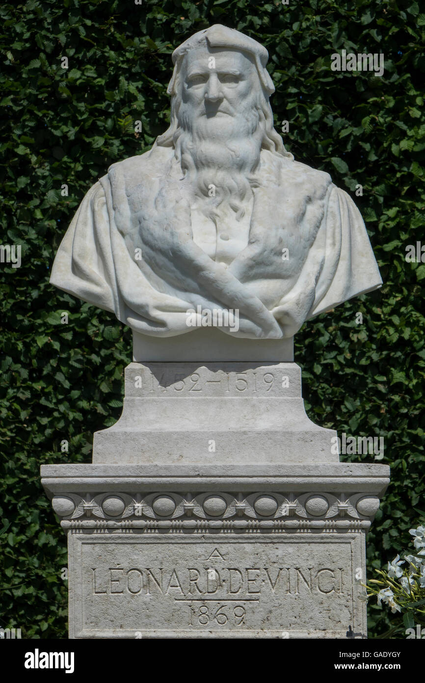 Statue leonardo da vinci amboise Banque de photographies et d’images à ...