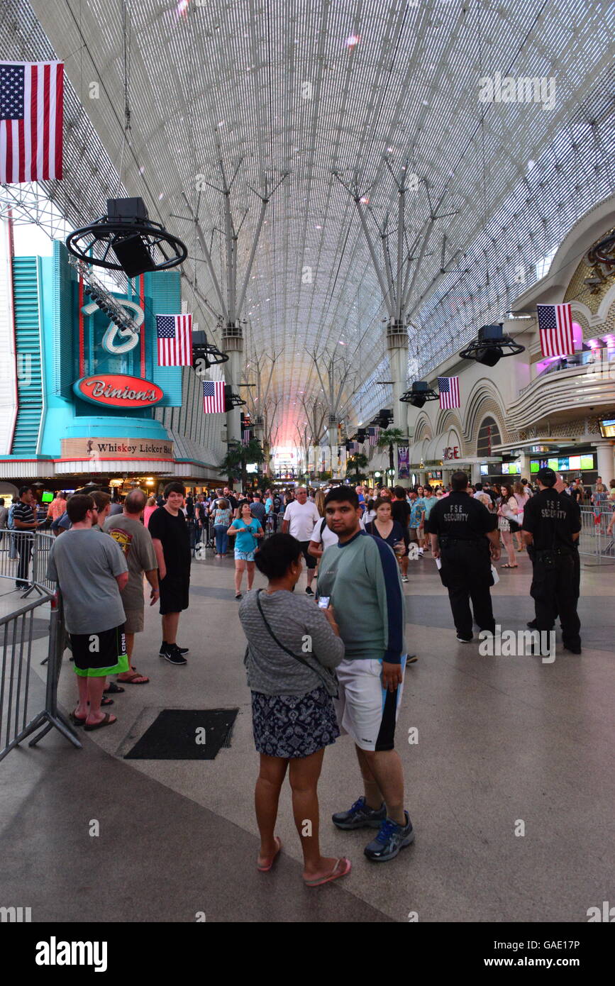 Provocation artistique Banque de photographies et d’images à haute ...