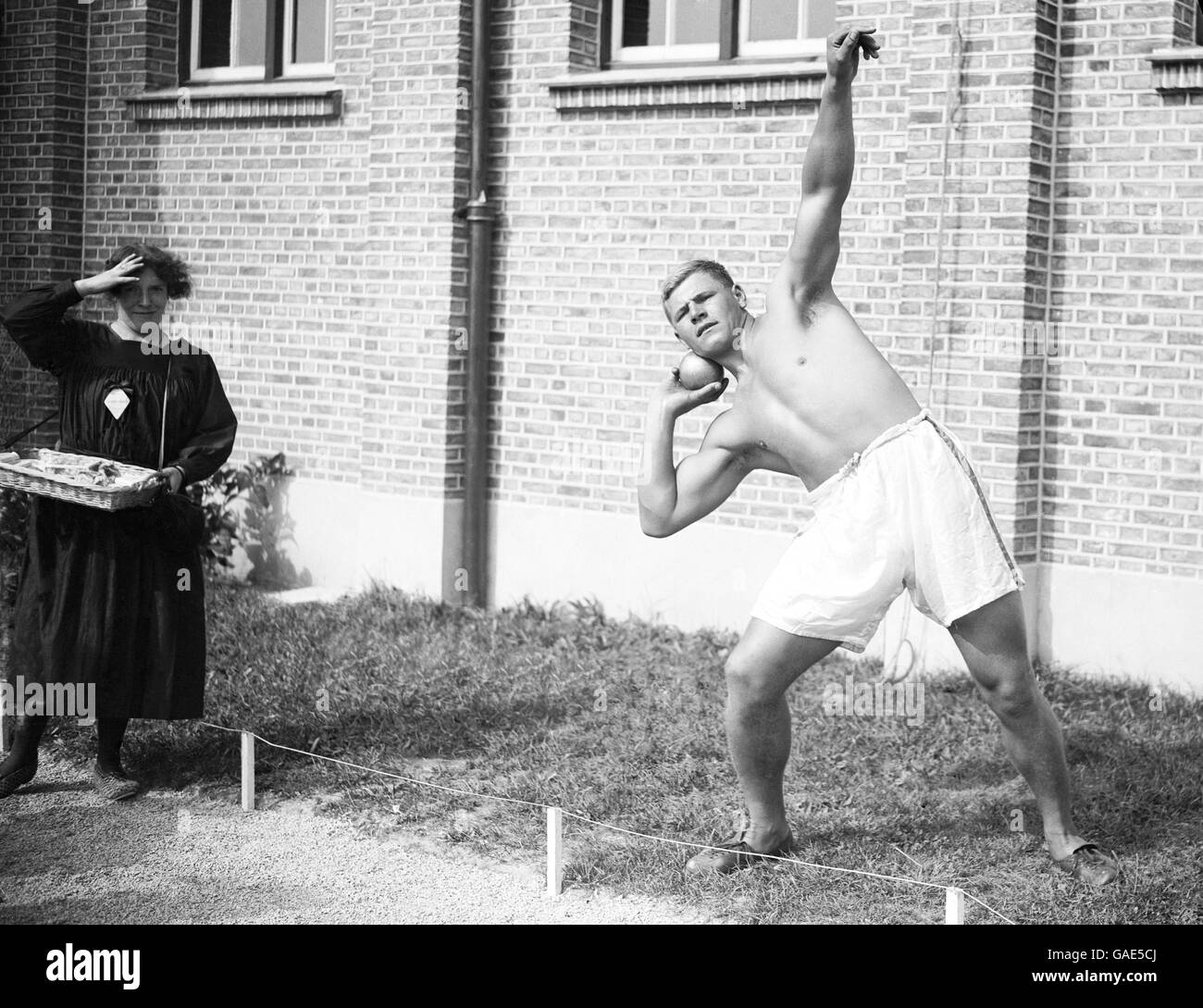 Jeux Olympiques d'Anvers 1920 - Athlétisme - Lancer du poids Photo ...
