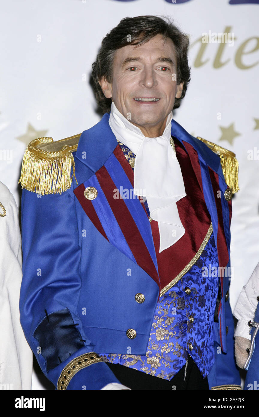 Nigel Havers, un acteur de pantomime, au cours d'une séance photo ...
