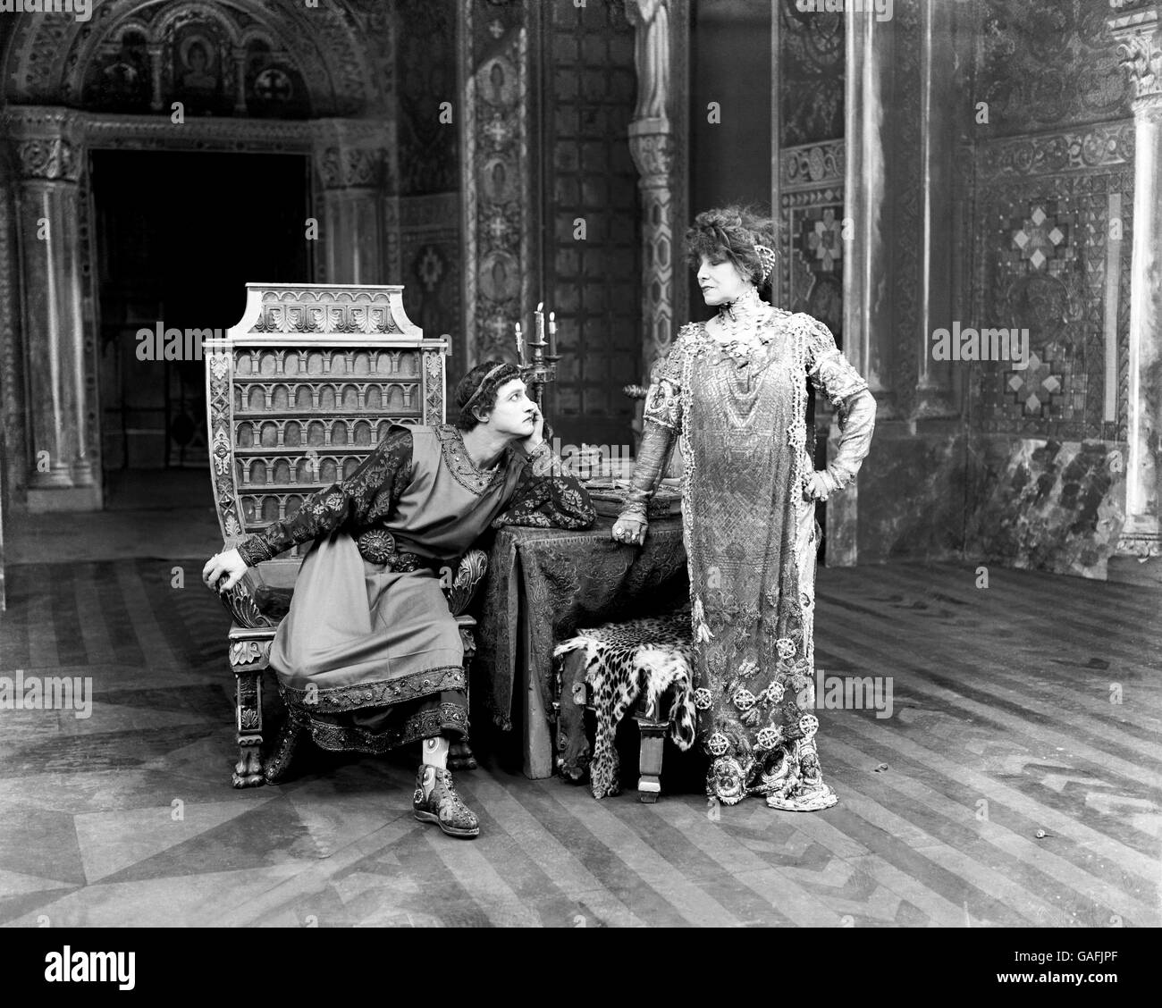 Sarah bernhardt Banque d'images noir et blanc - Alamy